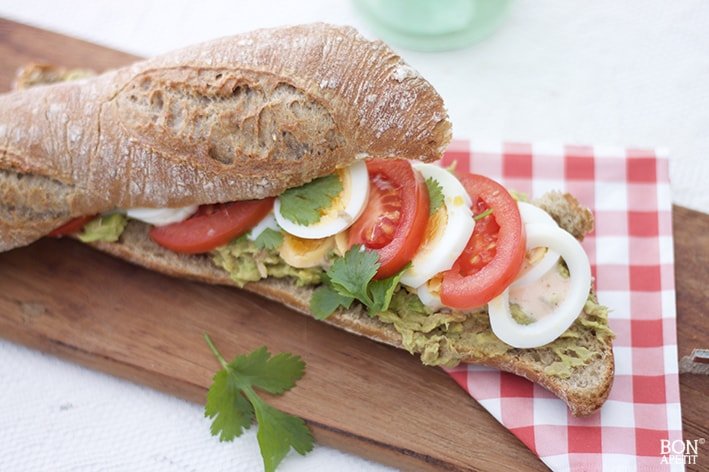 Briljant broodje met avocado en tonijn van BonApetit