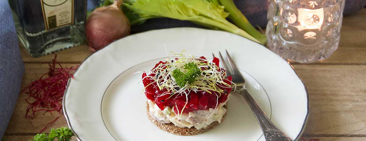 Een frisse blik op oer-Hollandse haringsalade met sausje van Gin ...