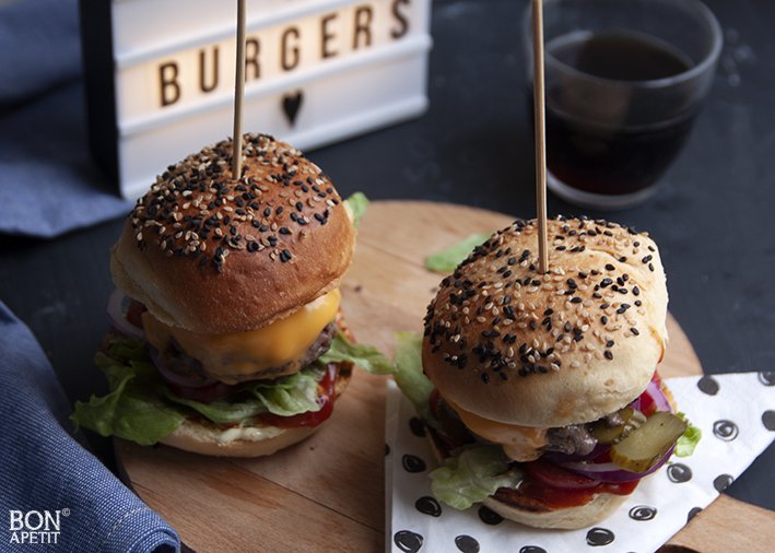 Waanzinnige Cheesy Cheeseburgers - Bonapetit